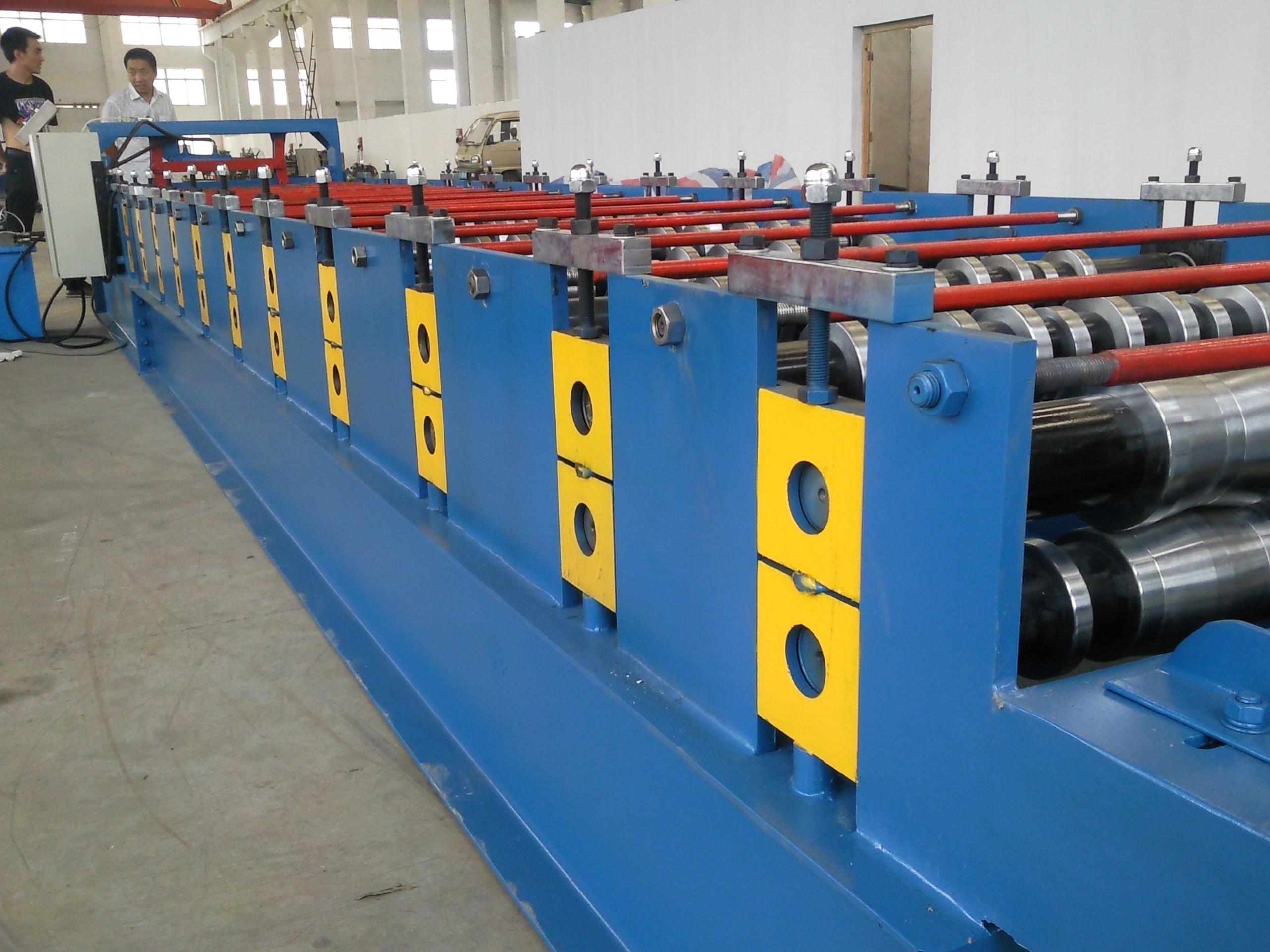 Wall Cladding Roll Forming Machine Making Beautiful Roofing and Wall ...